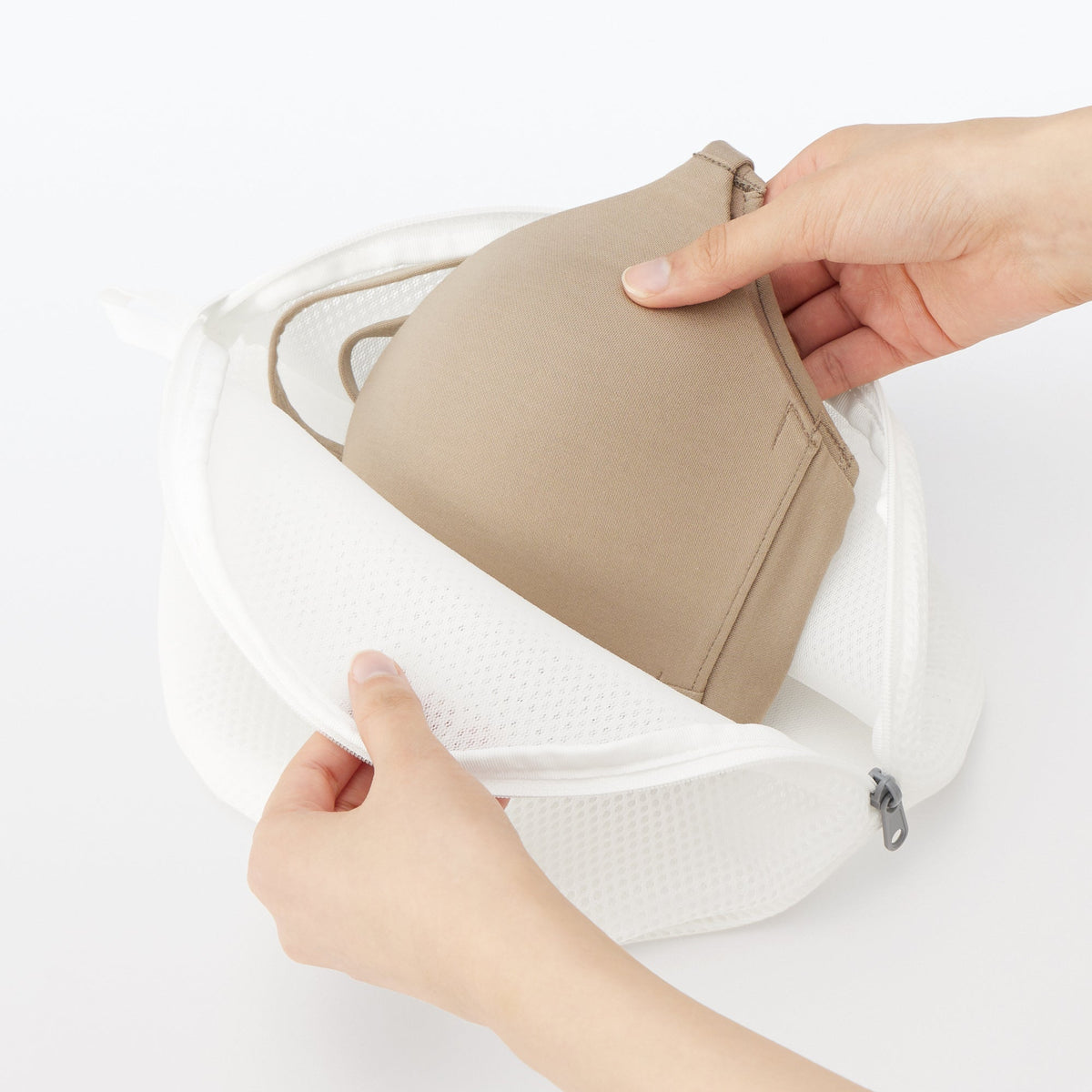 Polyester Cushion Mesh Round Laundry Net for Underwear | MUJI USA